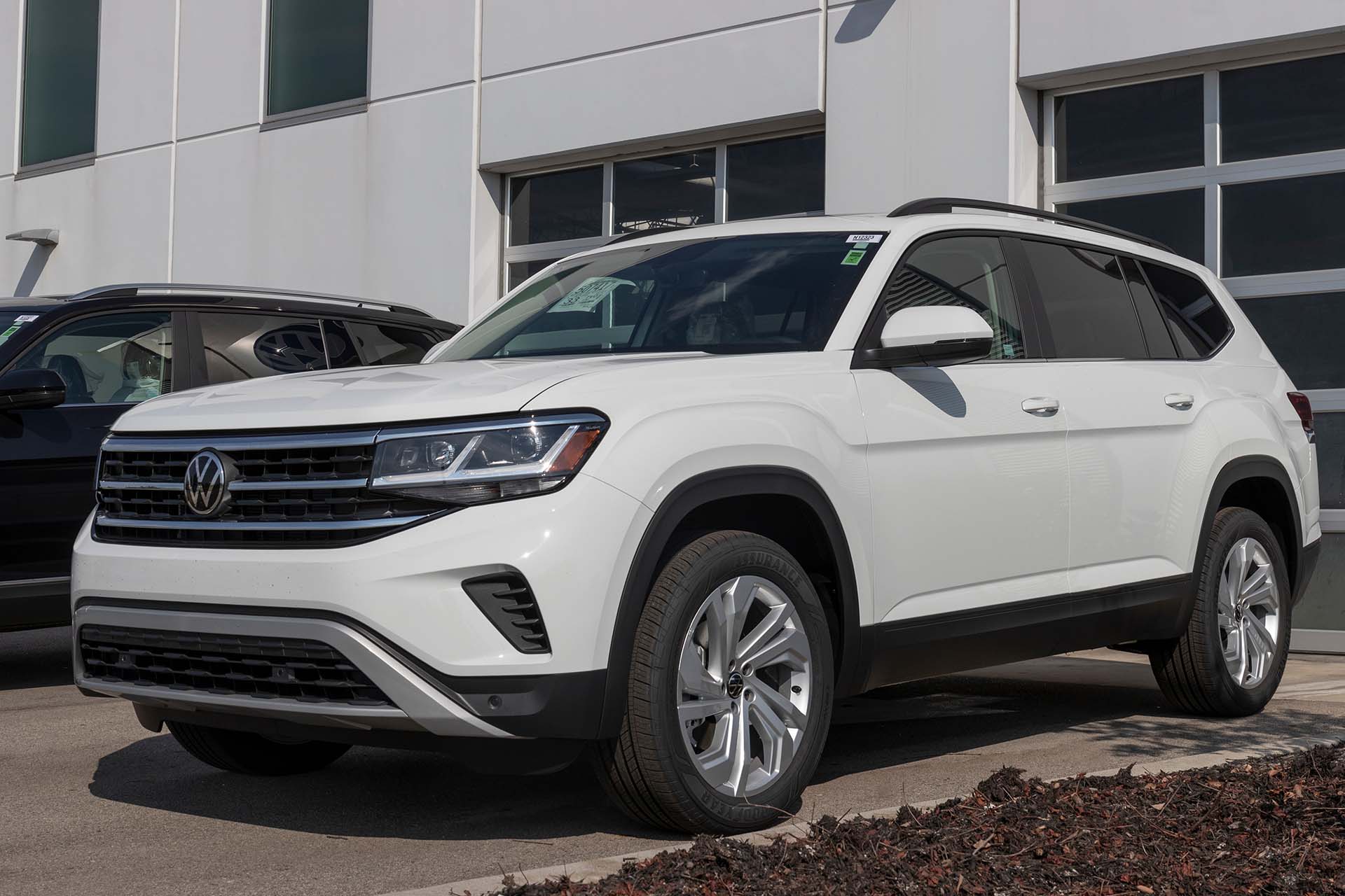 Volkswagen Atlas vs. Audi Q7 | All About Wheels