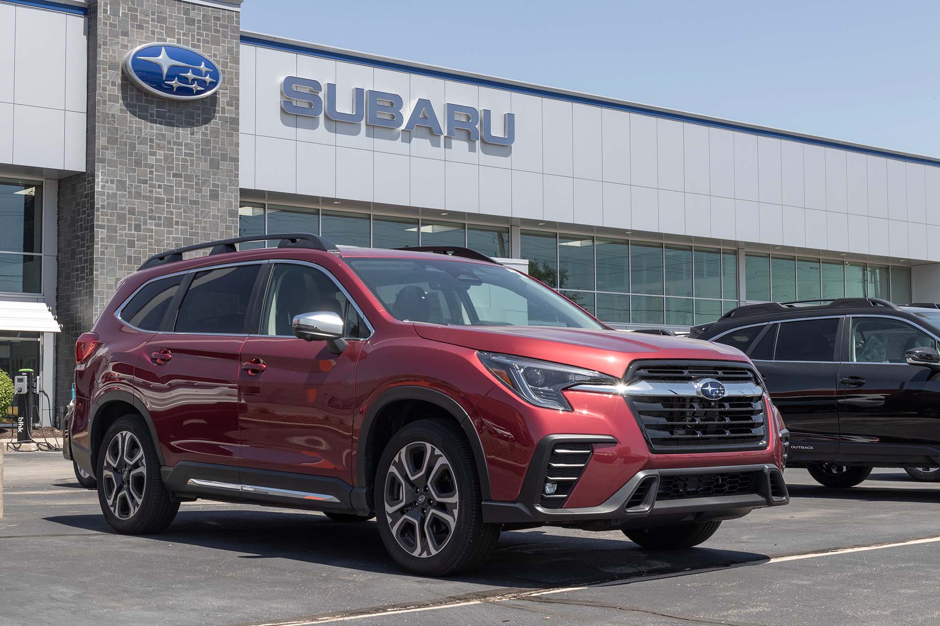 Subaru Ascent vs. Kia Telluride | All About Wheels