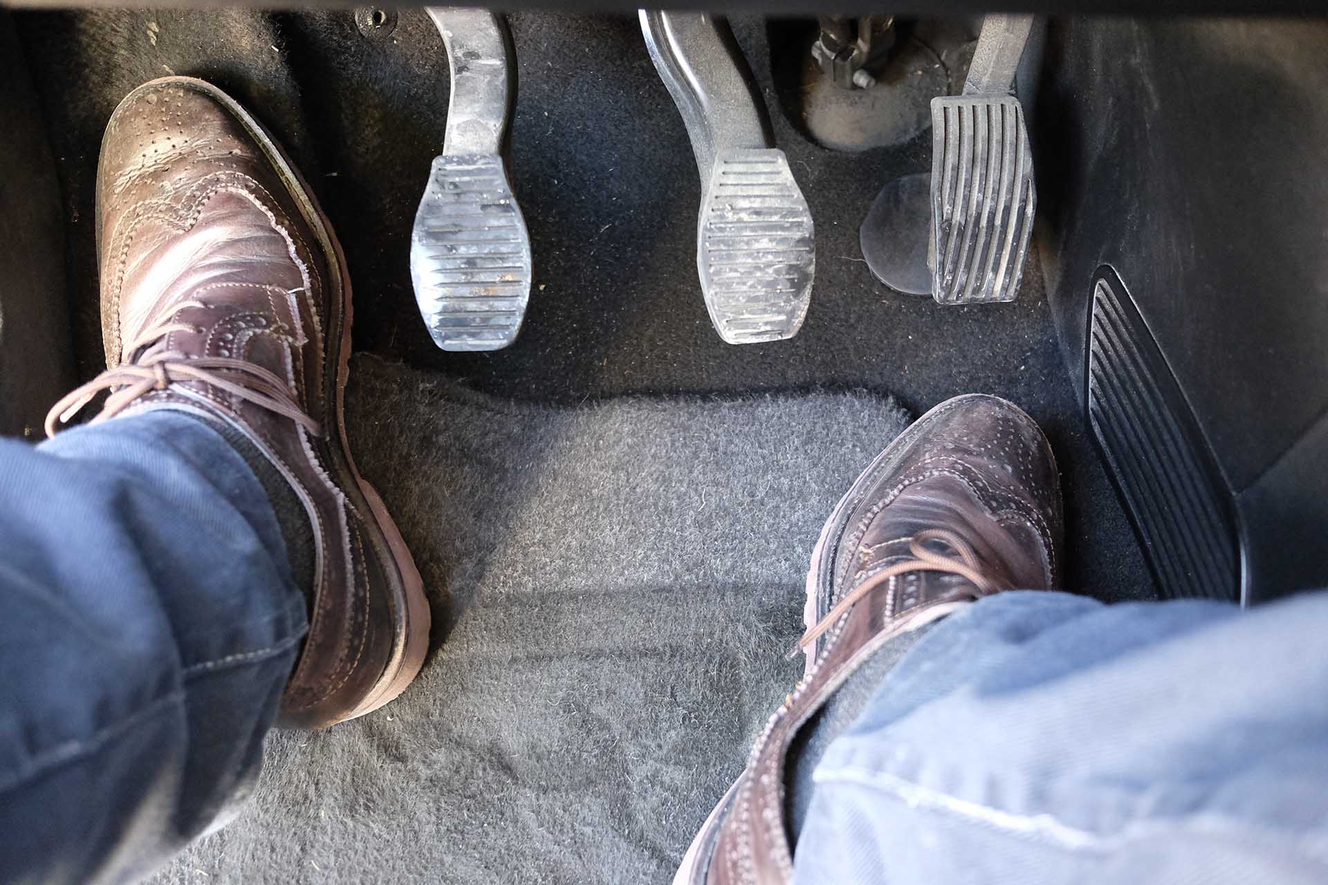 How to Drive a Manual - A Comprehensive Guide | All About Wheels